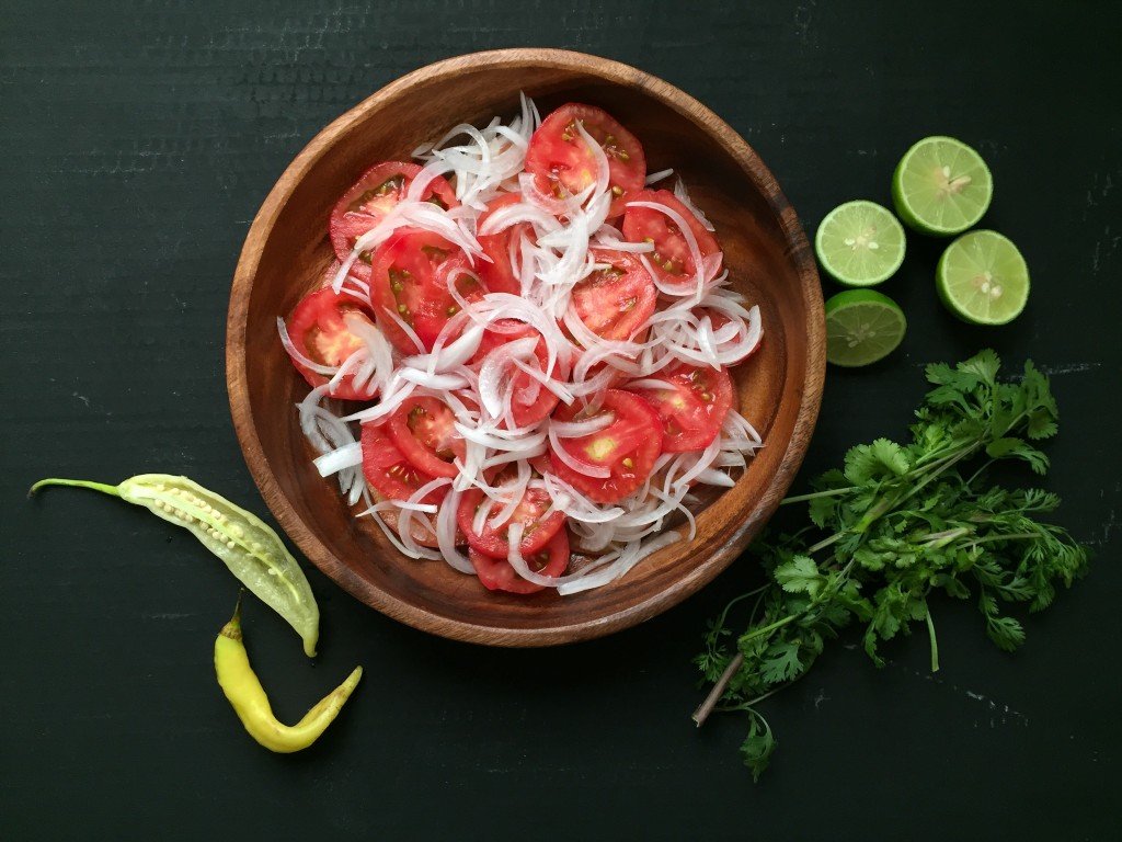 Ensalada de Tomate con Cebolla – Confieso que Cocino