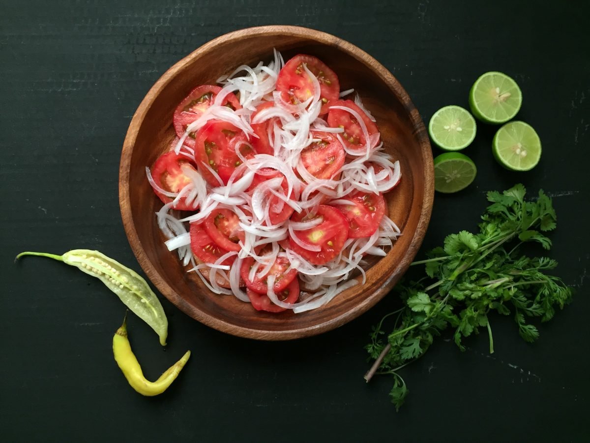 Ensalada de Tomate con Cebolla – Confieso que Cocino